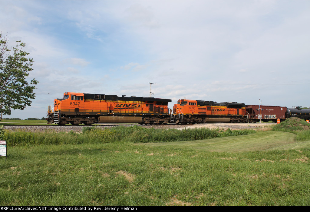 BNSF 5947 & 9335 (1)